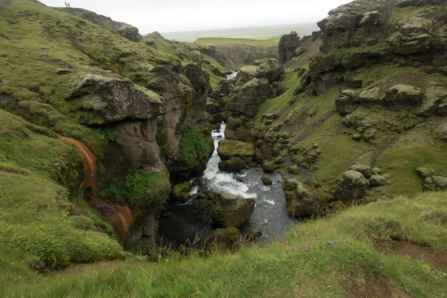 Guide to the Amazing Skógafoss Waterfall Hike - A Couple Days Travel